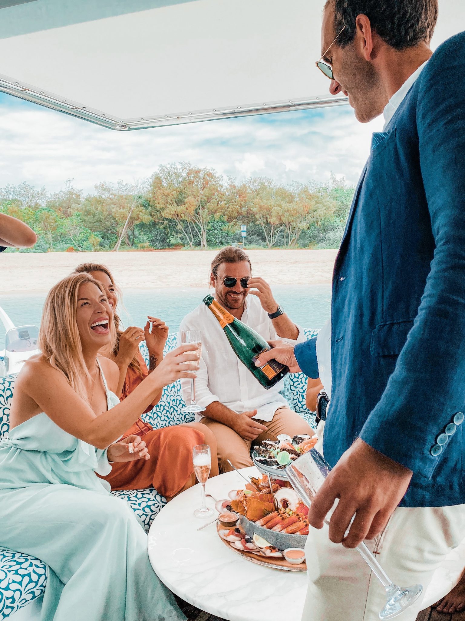 YOT BLUE - Crystal Blue Yacht Charters